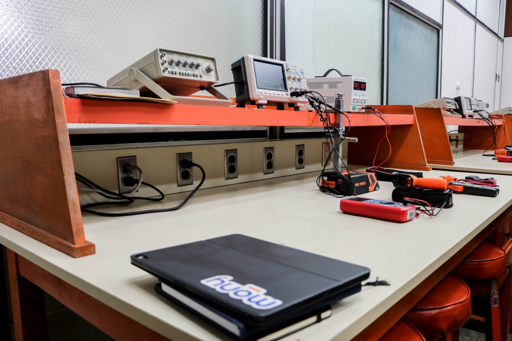 Actualizados equipos del Laboratorio de Electrónica de la Unimet ...